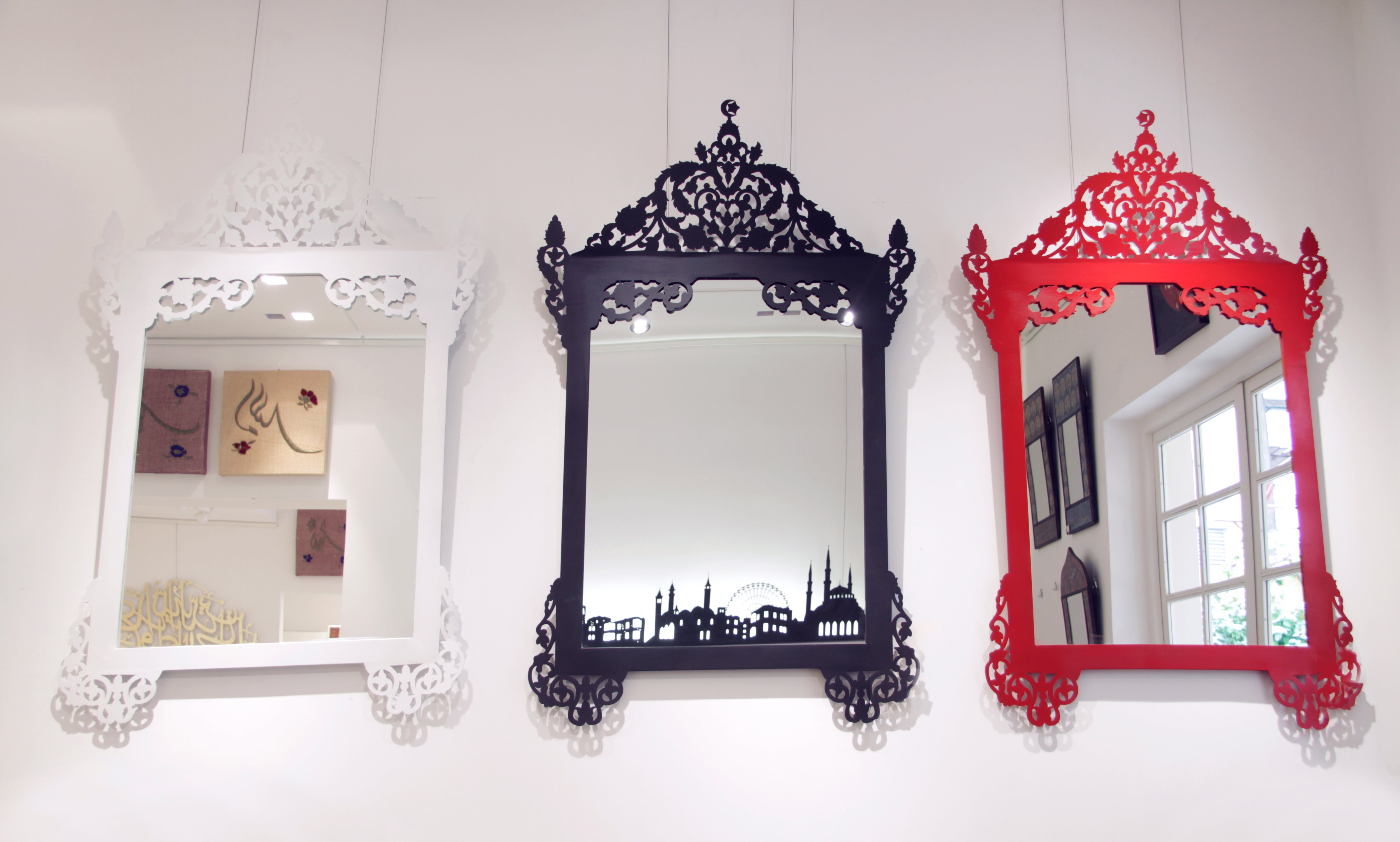 Luxurious Mirrors and Frames: Elevate Your Décor with Orient 499