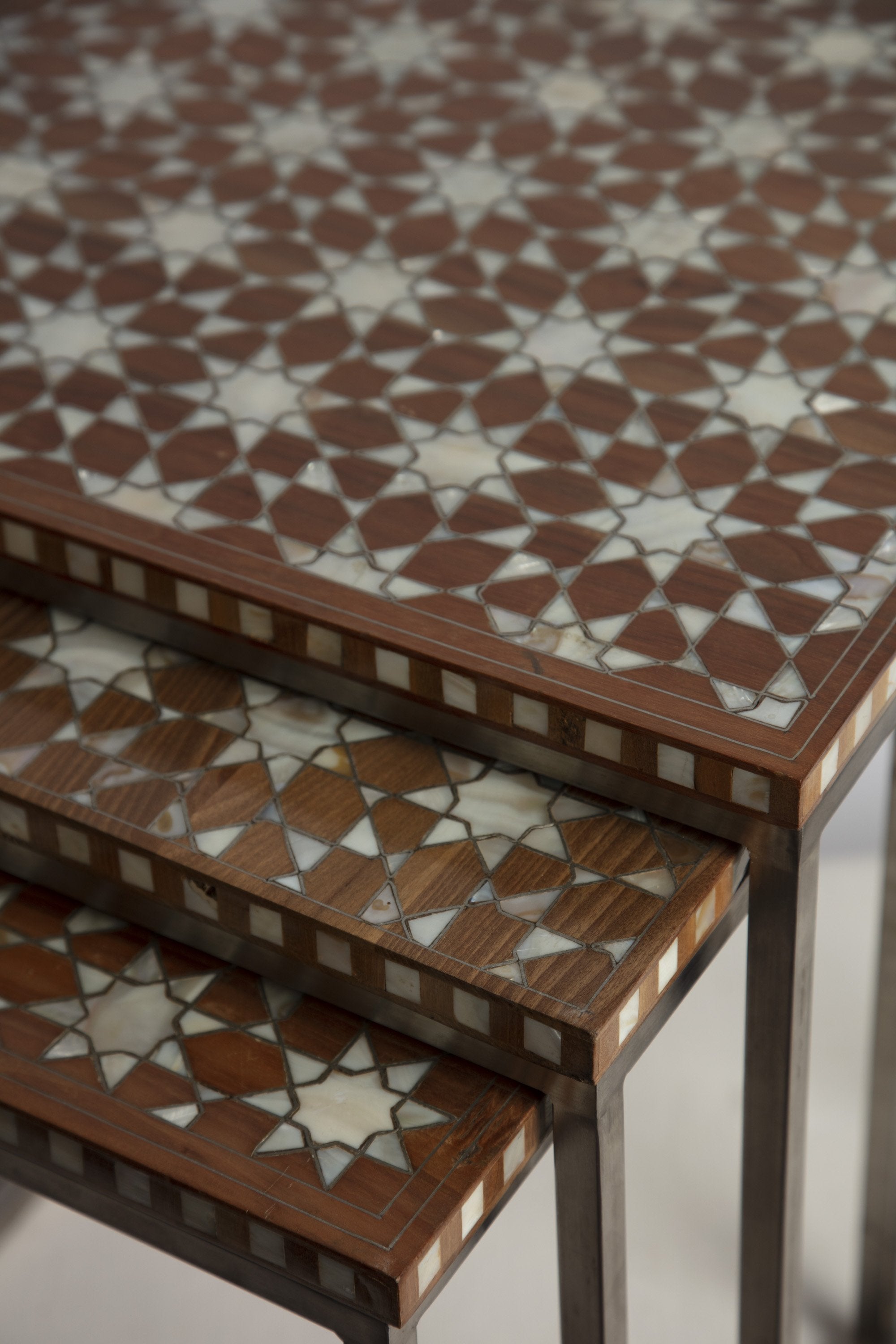 Nesting Arabesque Table – Orient 499